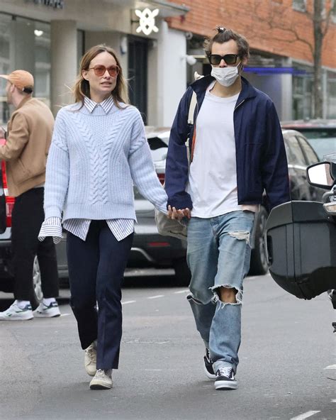 Anne Hathaway Denies Harry Styles Olivia Wilde Inspired ‘the Idea Of