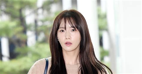 윤아 깜짝 놀란 꽃사슴 포토엔hd