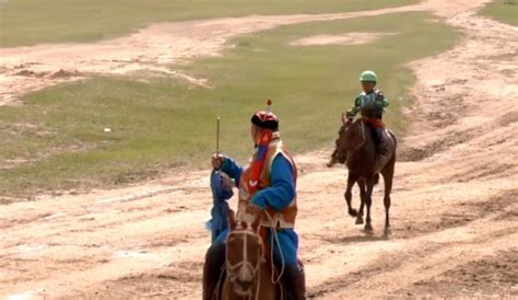 Их насны морьдын уралдаанд Баянхонгор аймгийн Баацагаан сумын уяач С Энхтөрийн хээр түрүүллээ