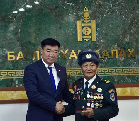 ТӨРИЙН ДЭЭД ОДОН МЕДАЛИАР ШАГНАЛАА Монгол Улсын Батлан хамгаалах яам