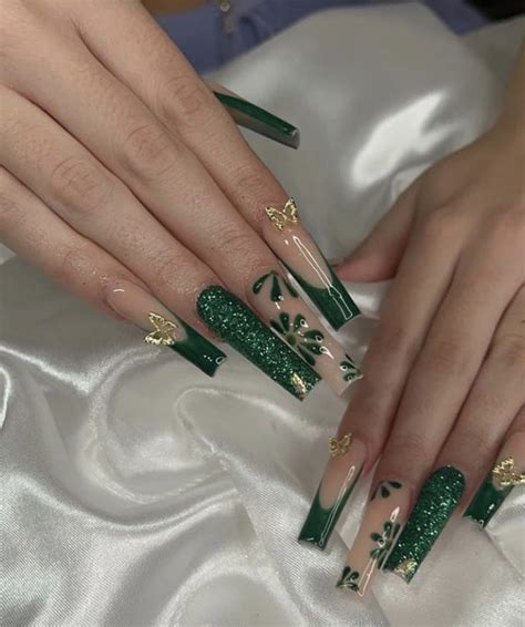 30 Beautiful Emerald Green Nails You Want To Copy Groene Acrylnagels