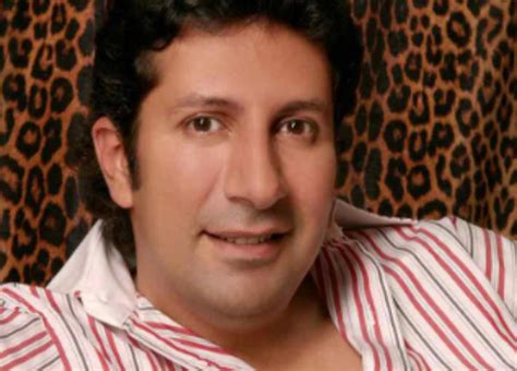 هاني رمزي يهدي مسرحية أبو العربي للفنان سمير غانم خبر في الفن