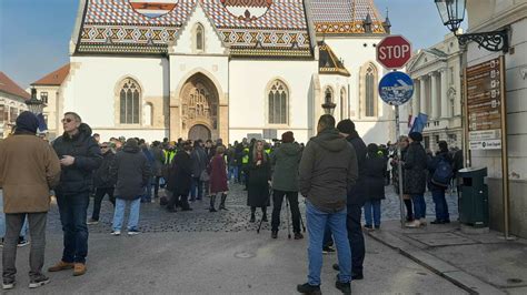 Novinari prosvjedovali protiv lex AP: "Plenki je malo nervozan"