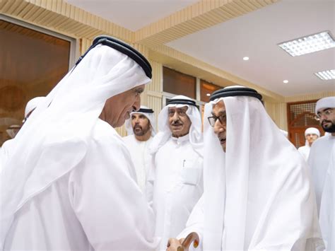 سعود بن صقر يقدم واجب العزاء بوفاة الشيخة عائشة عبدالله المهيري وكالة