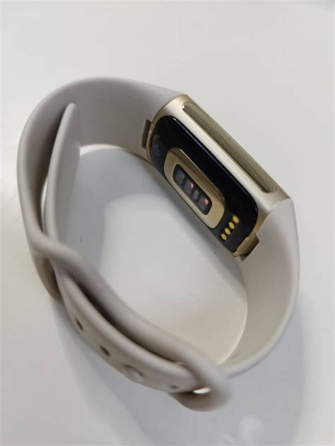 Fitbit Charge 5 フィットネストラッカー 品番 Fb421 中古パソコンショップns