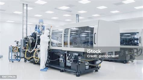 현대 산업 3d 인쇄 기계에 살 균 보호 의류 작업에서의 공장 과학자에 제약 바이오와 반도체 만드는 제조 공정 3차원 인쇄에 대한 스톡 사진 및 기타 이미지 Istock