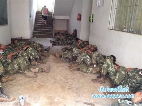 ປະທັບໃຈ ທະຫານ ໜ່ວຍກູ້ໄພຈີນ ກິນນ້ຳເປື້ອນ ຈົ່ງນ້ຳສະອາດໄວ້ໃຫ້ຄົນເຈັບເຫດແຜ່ນດິນໄຫວຢູນນານດື່ມແທນ