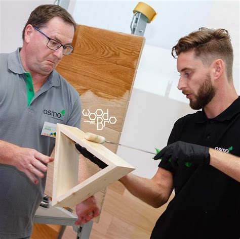 ростая и лаконичная форма знакомая нам с детства треугольник Полка треугольник подходит к