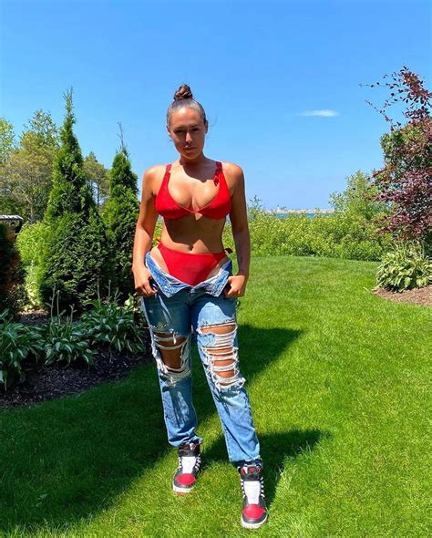 Unbuttoned Jeans Scrolller