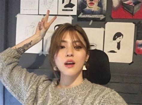 한소희 타투 문신 제거 자국 완전히 사라진 진짜 이유 병원 횟수 비용 학력 인스타