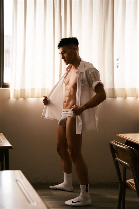 Rt Ming Menbody 【制服的秘密x阿顯】 陽光灑在肌肉上的質感🫣 攝影 Ming Menbody 模特 Sam Axian