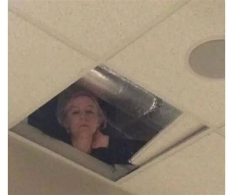 Me Reading Messages From Notification Bar And Pretending Not To Be Online