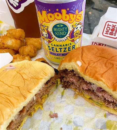 A Moobys Pop Up From Clerks Ii Came To St Louis And I Checked It Out Geek To Me