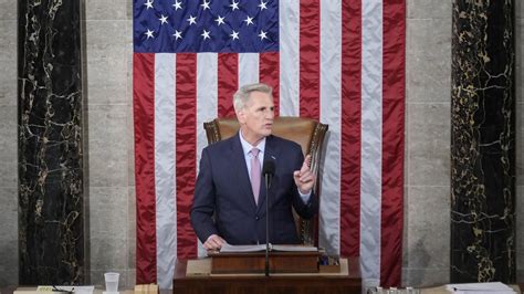 Республіканець Маккарті став спікером Палати представників США з 15 ї спроби як це було і що