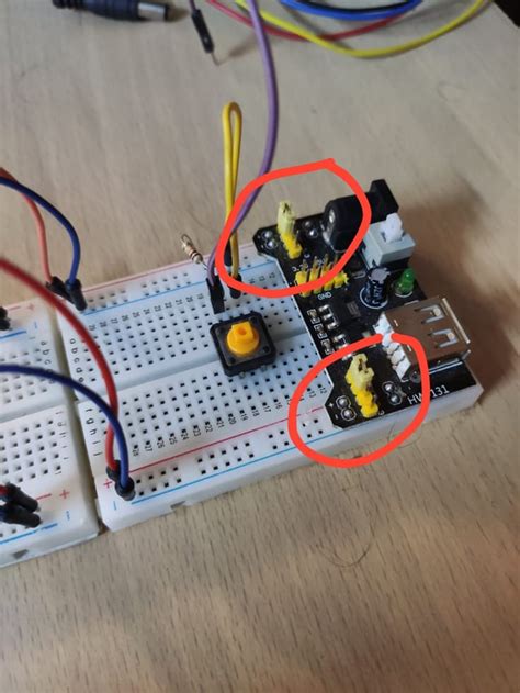 Both Rails Have Individual Ground Or Common Ground By Default In A