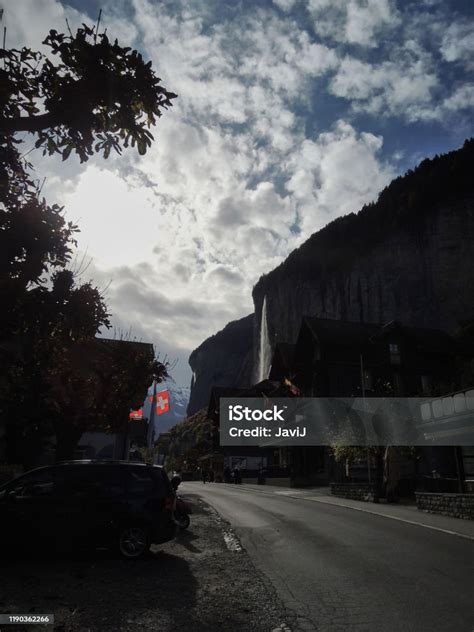 라우터브루넨 마을에서 바라보는 스타우바흐 폭포 전망 베르너 오버랜드 스위스 스위스에 대한 스톡 사진 및 기타 이미지 Istock