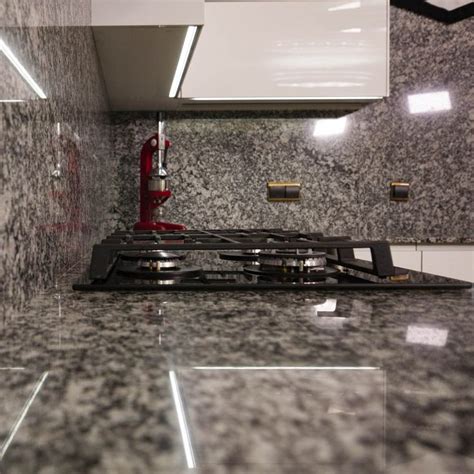 Гранитная столешница для кухни