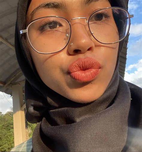 Gigit Bibir Tu Kang R Awekpanas