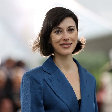 Betty Gilpin Interview Starz Three Women Sex Scenes