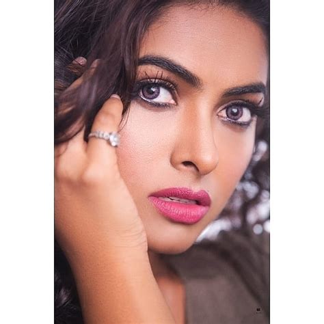 Bigg Boss 4 Fame Divi Vaidya Hot Photoshoot