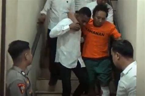 Bejat Pria Di Makassar Perkosa Gadis Tahun Dan Anjing Liar