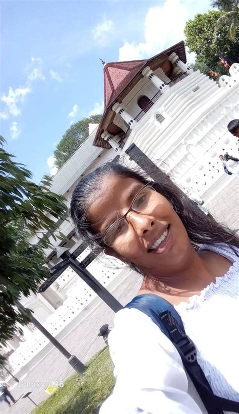 Hiruna අපි 2000 ට වඩා 2050 ට ළග මිනිස්සු ඒ කියන්නෙ අපි Facebook