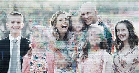 Недавний документальный сериал на Hulu Дьявол в семье раскрывает темное прошлое Youtuber