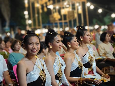 อพท สุโขทัย ร่วมชมรมส่งเสริมการท่องเที่ยวโดยชุมชนเมืองด้ง จัดกิจกรรม ลอยกระทงจาน ลอยกระทงรักษ์