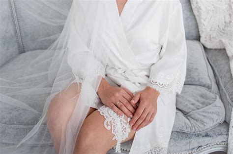 Premium Photo The Bride Is Going To The Wedding And Puts On A Garter