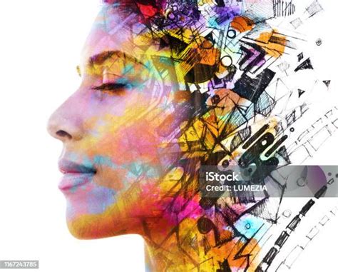 페인트 도장 흰색 배경에 기호와 모양의 손으로 그린 수묵화와 결합 된 아름다운 이국적인 여성의 이중 노출 초상화 학생에 대한 스톡 사진 및 기타 이미지 Istock