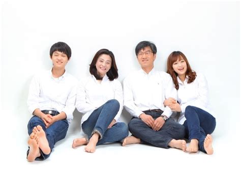 가족사진 웨딩 세미웨딩 미니멀웨딩 국제결혼 성혼사진 성혼프로필 결혼기념 기념사진 성혼사진 커플사진 부부사진 리마인드웨딩 이대레드 스튜디오레드 네이버 블로그