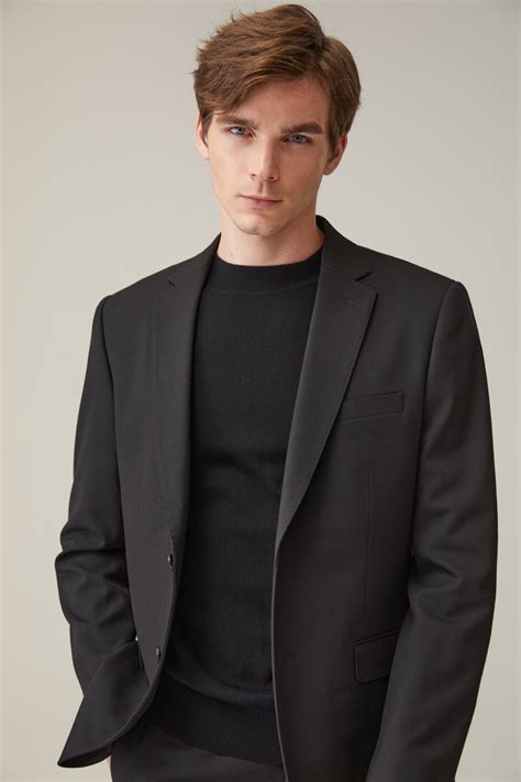 Max V Quest Artists And Models