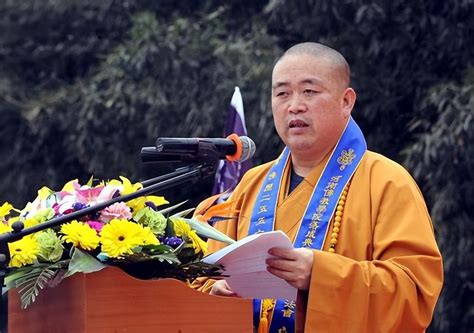 和尚总裁”释永信：一件袈裟16万，一块地45亿，真实情况如何 知乎