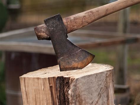 This Axe Throwing Workout Is The Manliest Thing Youll Watch All Day Maxim