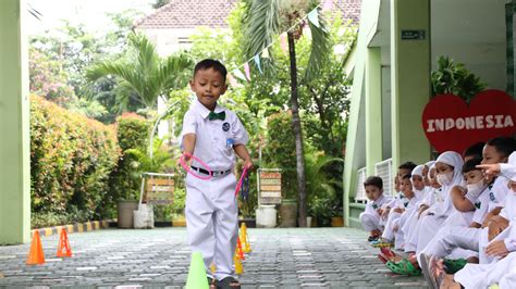 Kegiatan Zig Zag Ring Tk Islam Al Azhar 13 Rawamangun Melatih Motorik