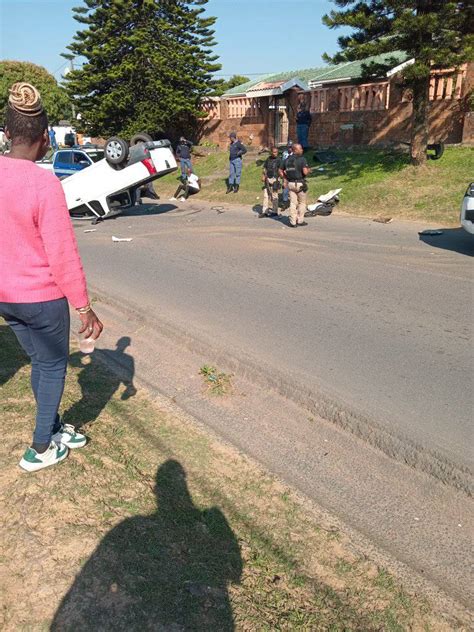 Blue Sekubanjwe Umshiphansango Ubuzama Ukweba Imoto Ebizwa Nge Np 200