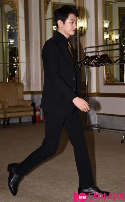 Ten Photo박시후 깔금한 수트핏 텐아시아