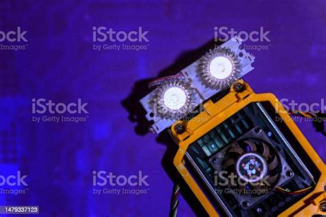 줄기 로봇 로봇 공학 및 전자 공학흐린 칩 Arduino 플랫폼 Diy 로봇 공학 아이들을 위한 Stem 교육 공간을 복사합니다 0명에 대한 스톡 사진 및 기타 이미지