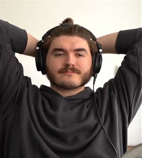 Pin By Gianna Memo On Schlatt Pretty Men Hot British Men Big Guys