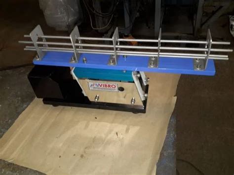 Free Flowing 230 V Vibratory Linear Feeder For Industrial Lifting Capacity 2 Ton At Rs 36000