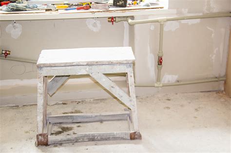 아파트에서 수리 작업 주택 개선 또는 개조의 개념 수리 개념과 더러운 건설 염소 가정의 방에 대한 스톡 사진 및 기타 이미지 가정의 방 개념 개선 Istock