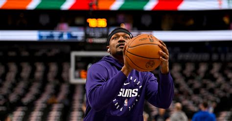 Devin Booker helps Suns beat short-handed Mavericks | Reuters