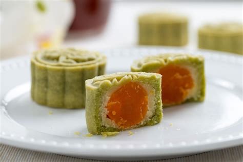 Premium Photo Traditional Chinese Matcha Green Tea Mooncake