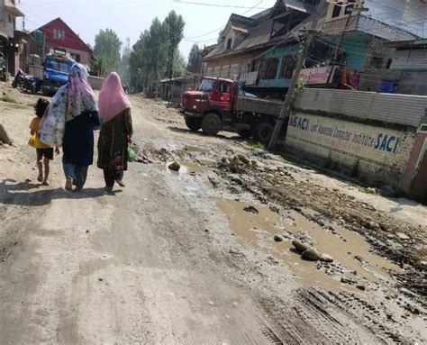 Bemina Residents Urge Authorities To Macadamize Vital Road Kashmir