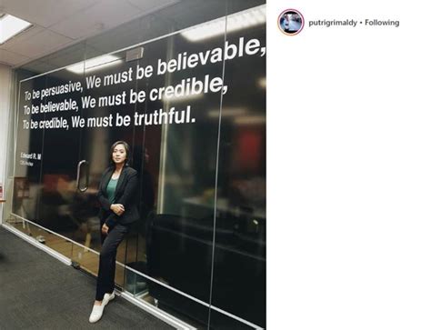 5 Potret Putri Ayuningtyas Moderator Debat Cawapres 2019