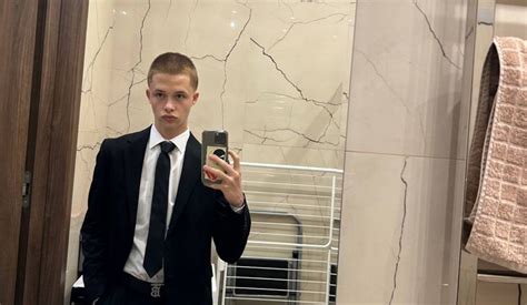 Леон Кемстач Пальто из «Слово пацана Биография актера творчество личная жизнь