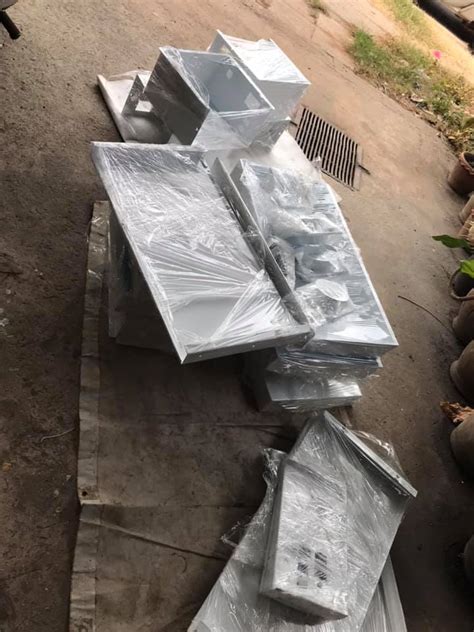 งานอบสีกล่องสีขาว ทำสีแผงรั้วสแตนเลสสีฝุ่น งานประตูบานเลื่อนสีอบสีฝุ่นสีpowdercoating งาน