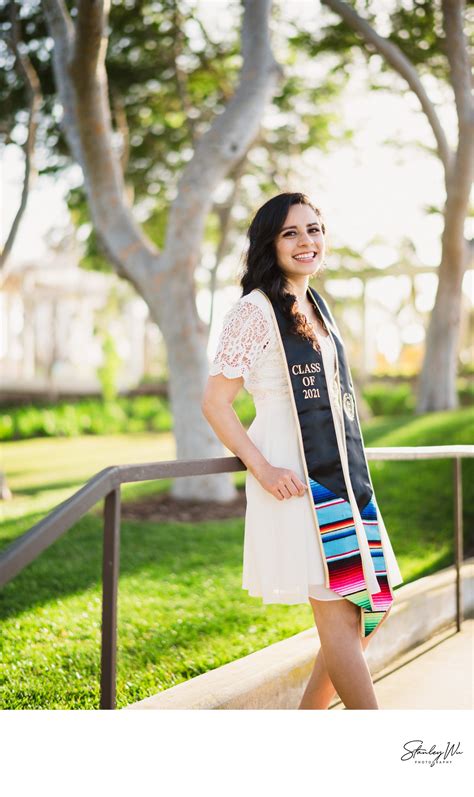 Top Posing Ideas For Memorable Graduation Photos Stanley Wu Photography