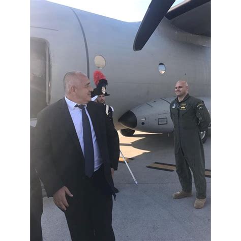 Само в 24 часа Борисов кацна в Триест с военния спартан