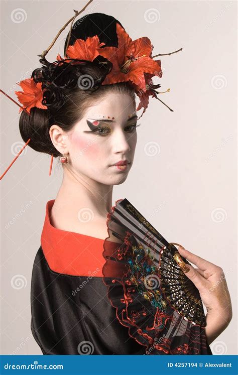 La Mujer Japonesa Joven Foto De Archivo Imagen De Labios